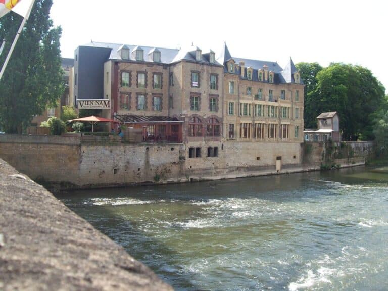 N°1 Visite Guidée Sedan (2h) - Guides de France